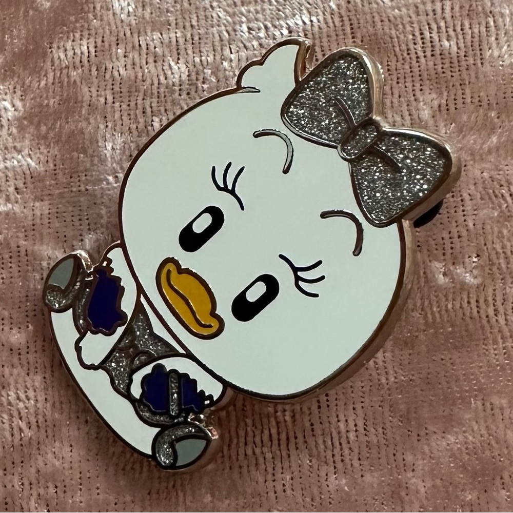 Disney Adorbs Daisy Pin, Limited Edition 400, D23 Dai… - Gem